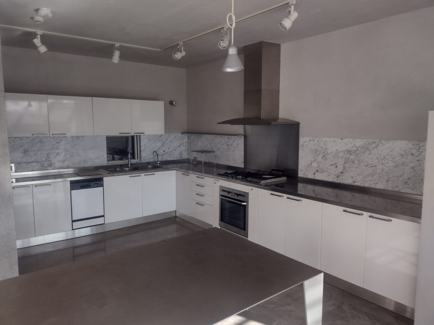 Breathtaking design! Contemporary 3LDK+S With Wooden Deck, Jacuzzi ...