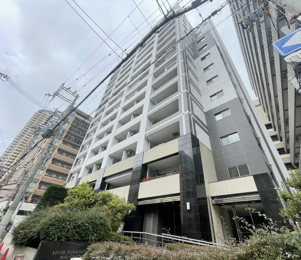 2LDK+S Apartment 81.5 sqm, around the corner from the Ikuta Shrine, 5 min to Hankyu Sannomiya ...